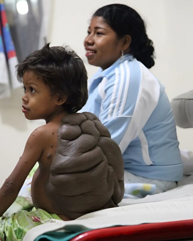 En gång hånad och utstött av byborna — Idag lämnar hans förändring alla ...